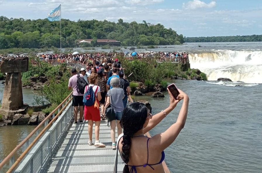El truco de los turistas: cómo aprovechan la triple frontera para ...